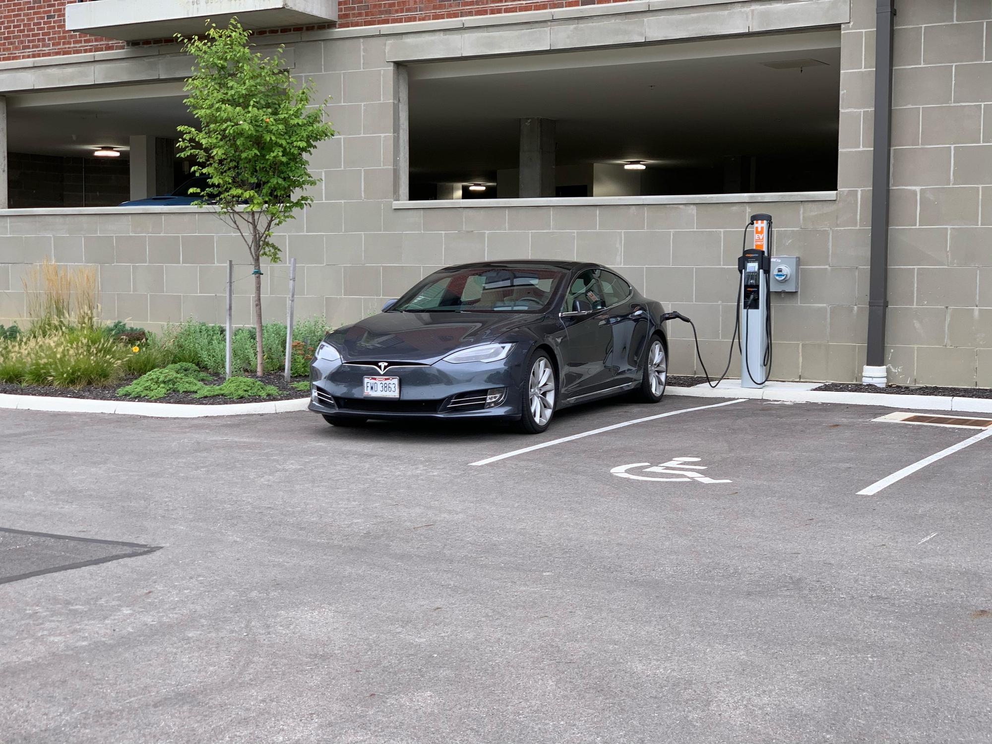 Lincoln Pointe | Columbus, OH | EV Station