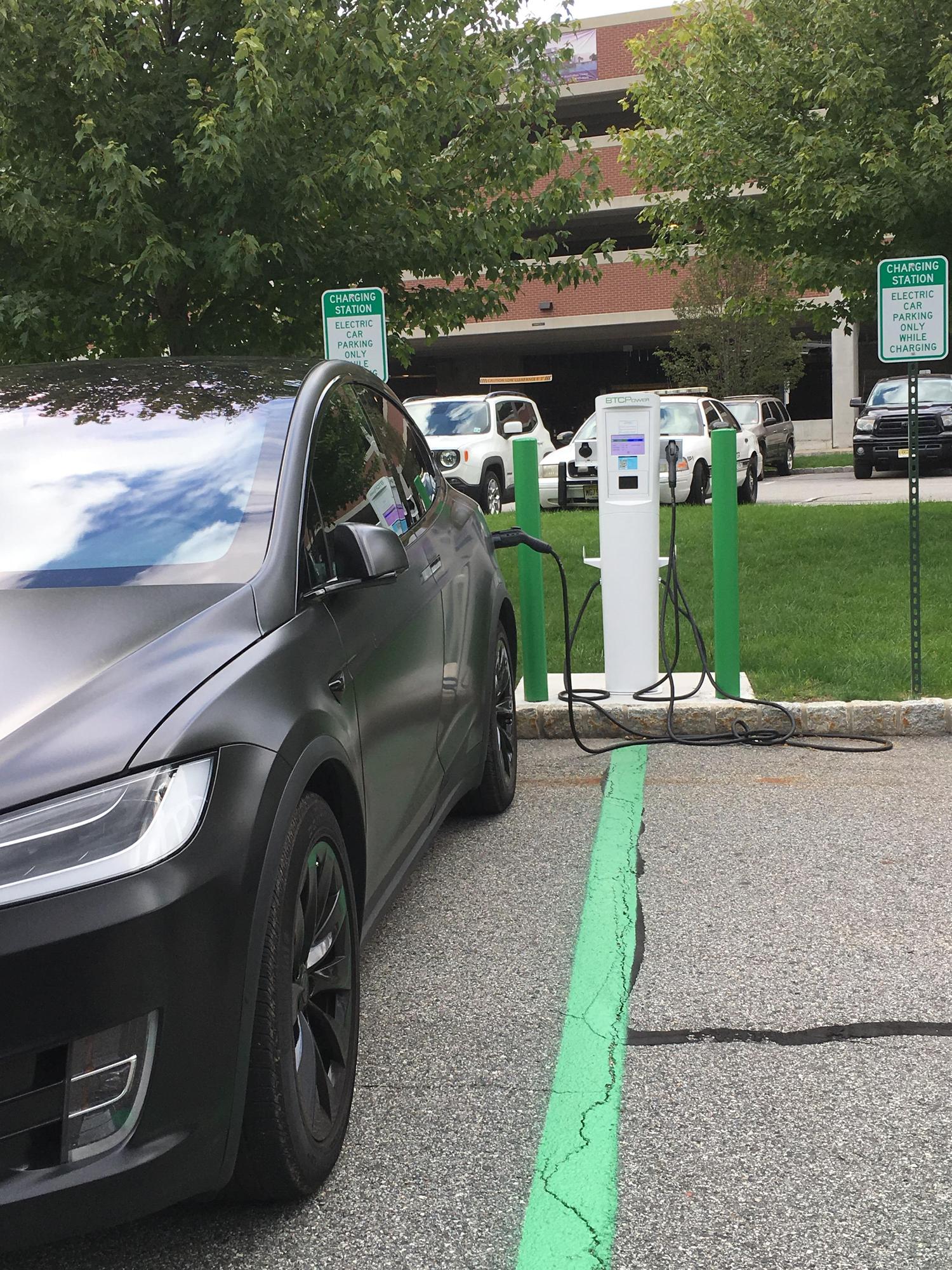 Edgewater Borough Hall | Edgewater, NJ | EV Station