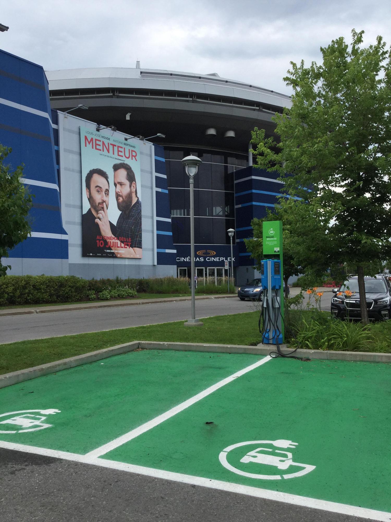 Cinéplex Colossus | Laval, QC | EV Station