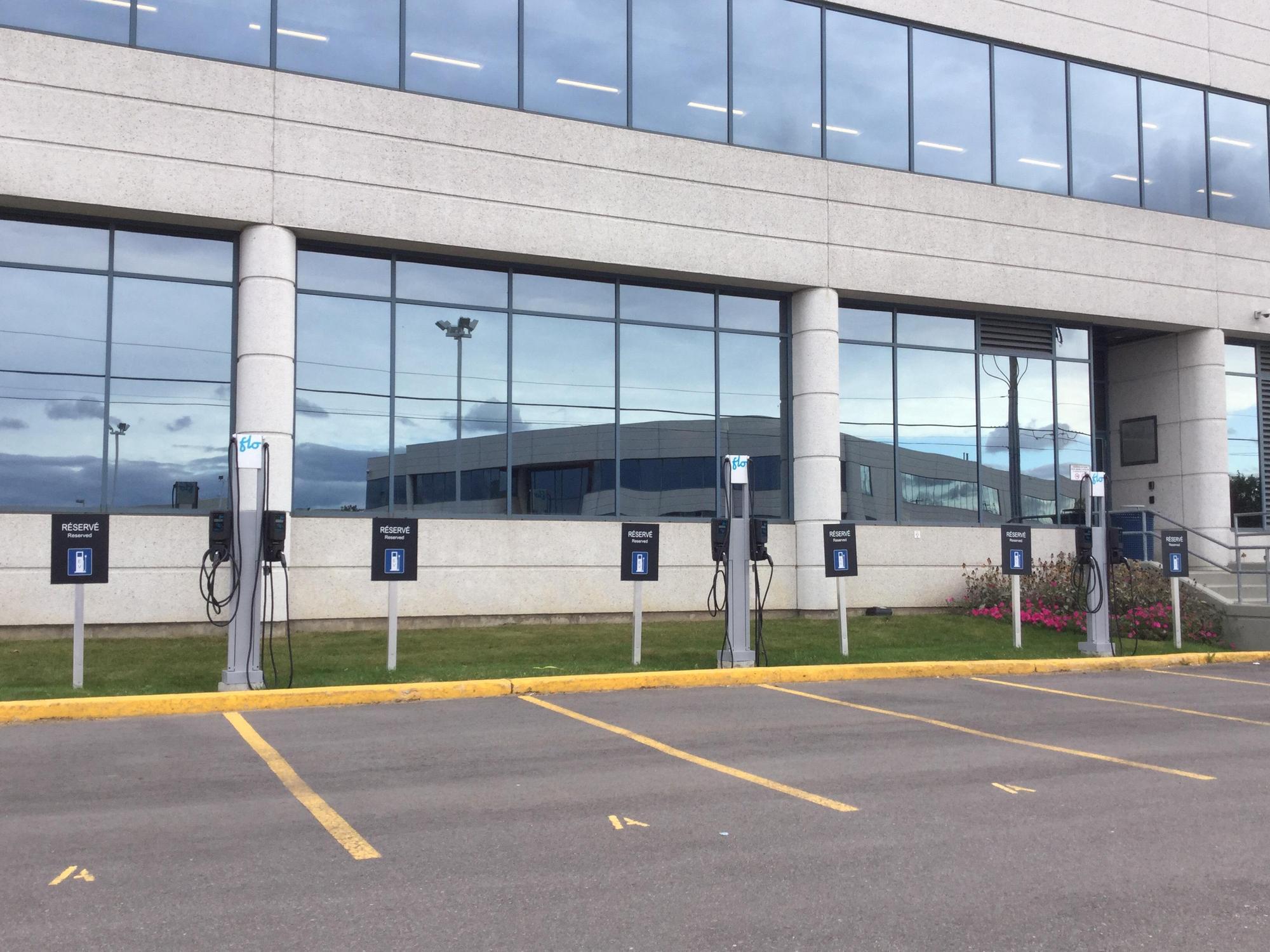 Abbott Laboratories | Montréal, QC | EV Station