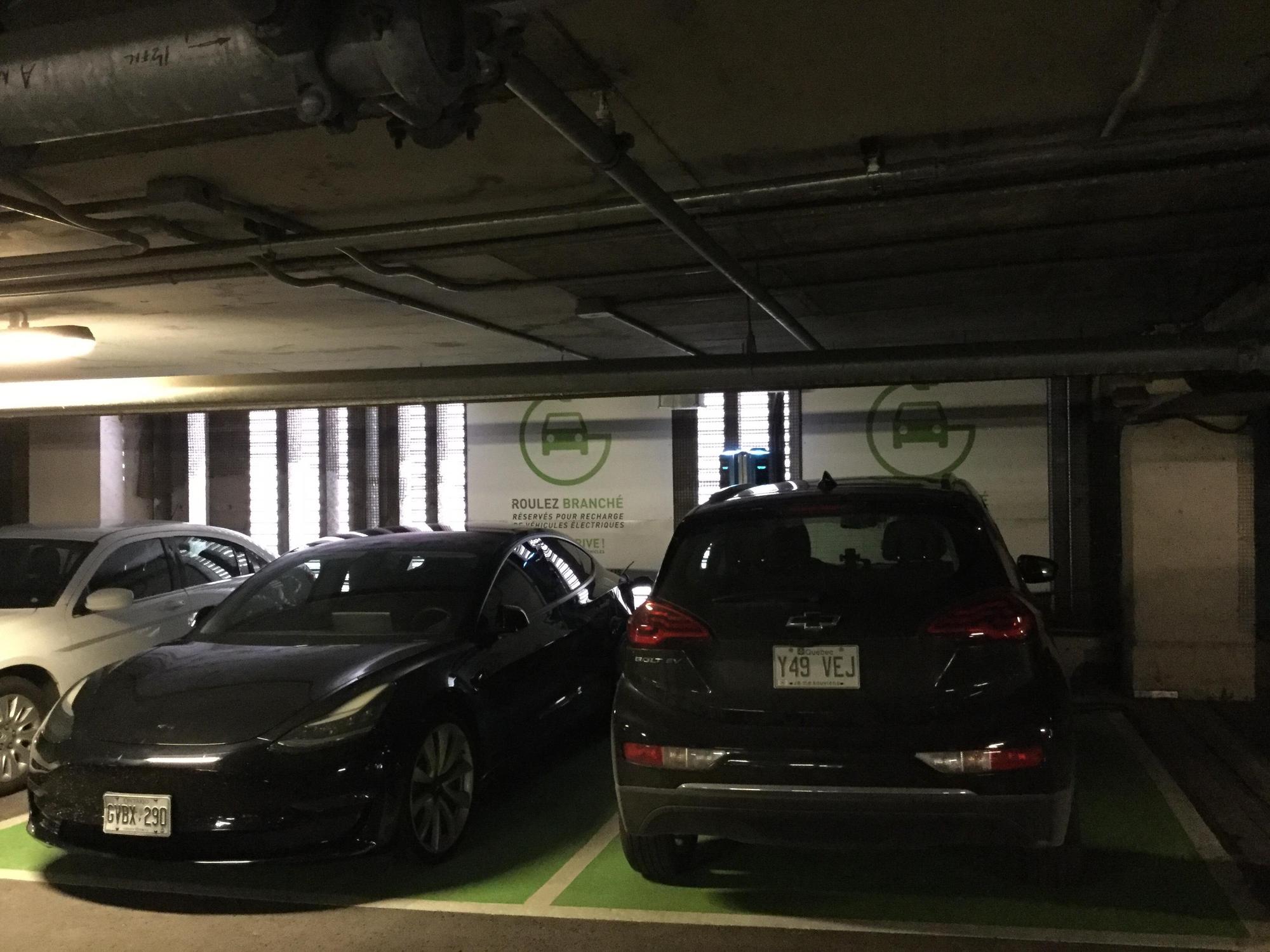 Parking Alexis Nihon | Westmount, QC | EV Station