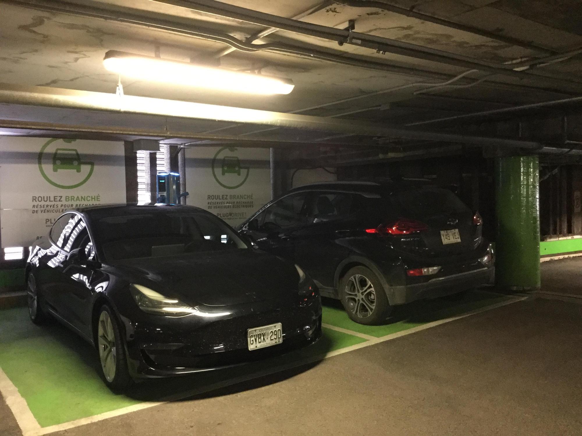 Parking Alexis Nihon | Westmount, QC | EV Station