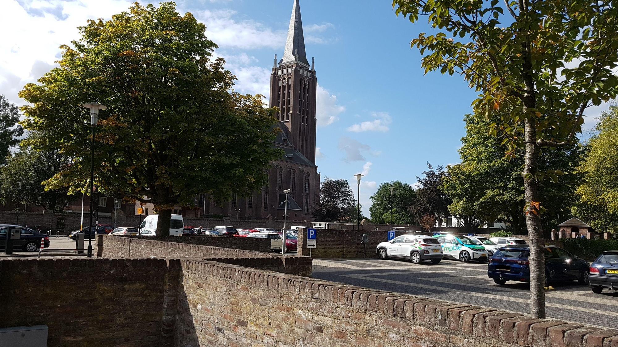 Raadhuisstraat 1 | Venray, LI | EV Station