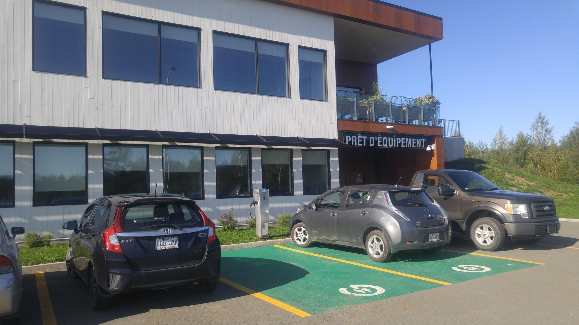 Hôpital de Chandler | Chandler, QC | EV Station