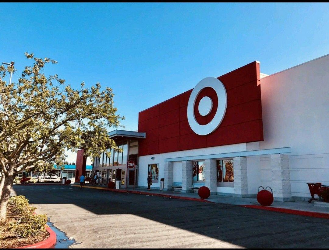 Target | Gardena, CA | EV Station