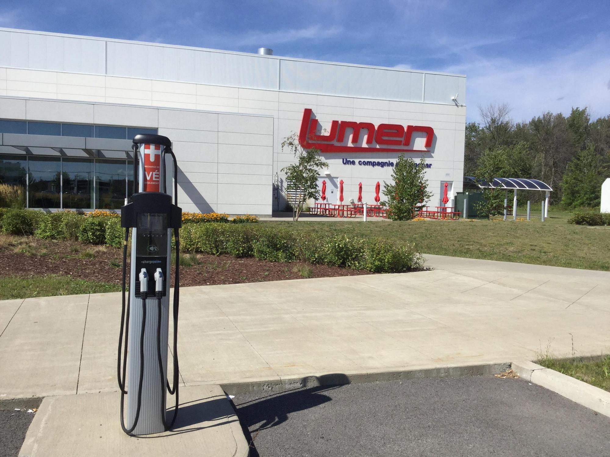 Lumen Distribution Centre | Laval, QC | EV Station