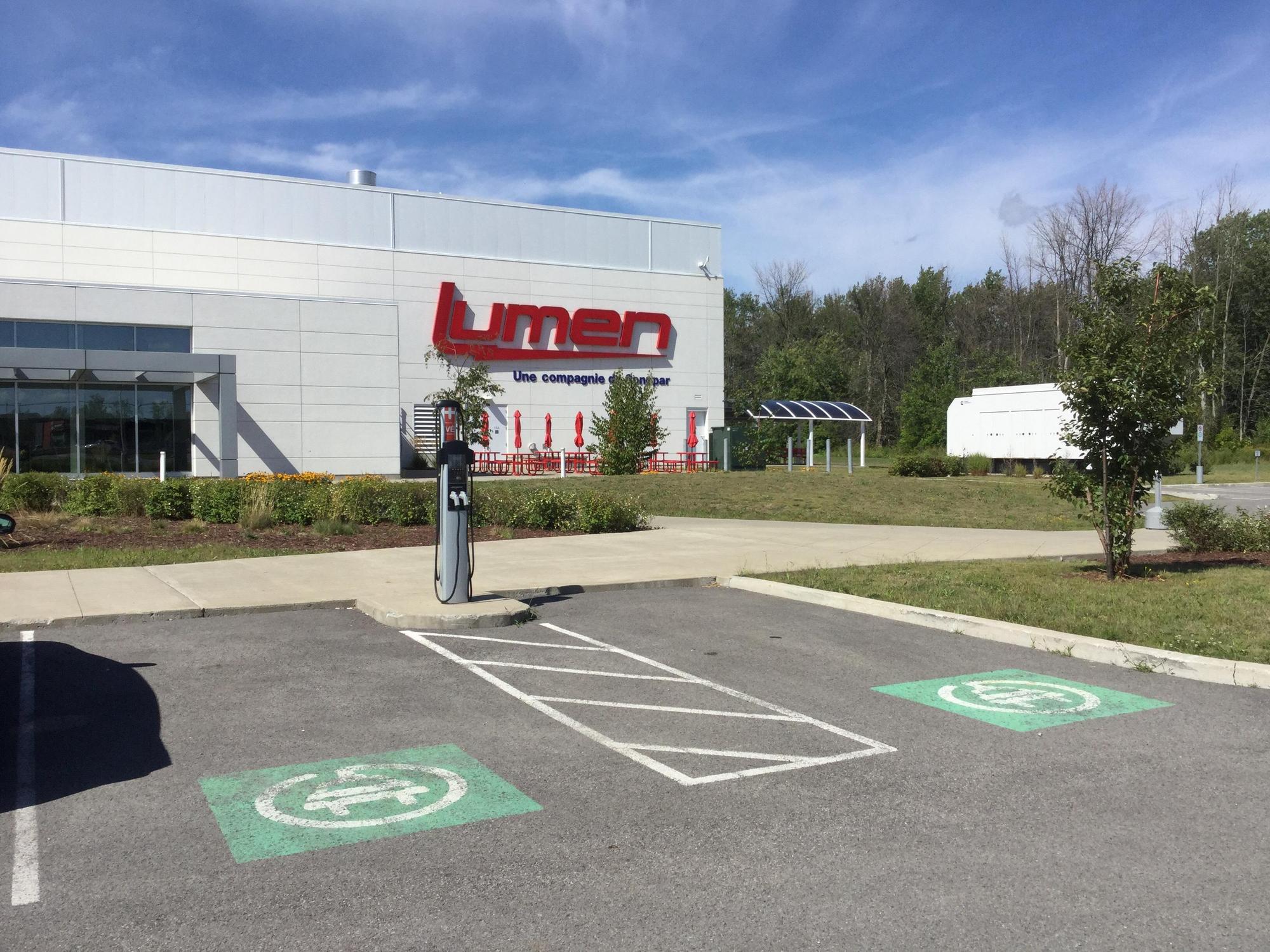 Lumen Distribution Centre | Laval, QC | EV Station