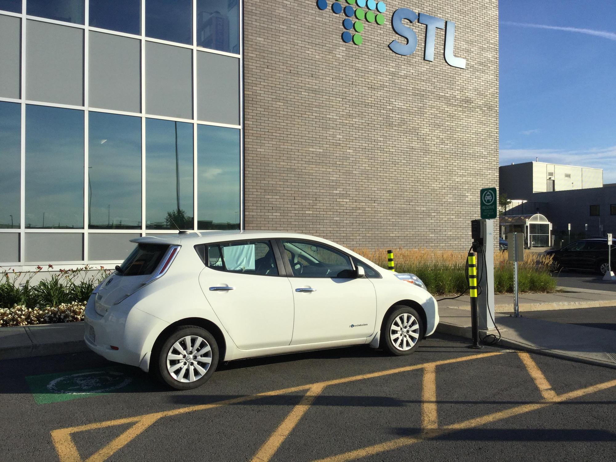 STL - Visiteurs | Laval, QC | EV Station
