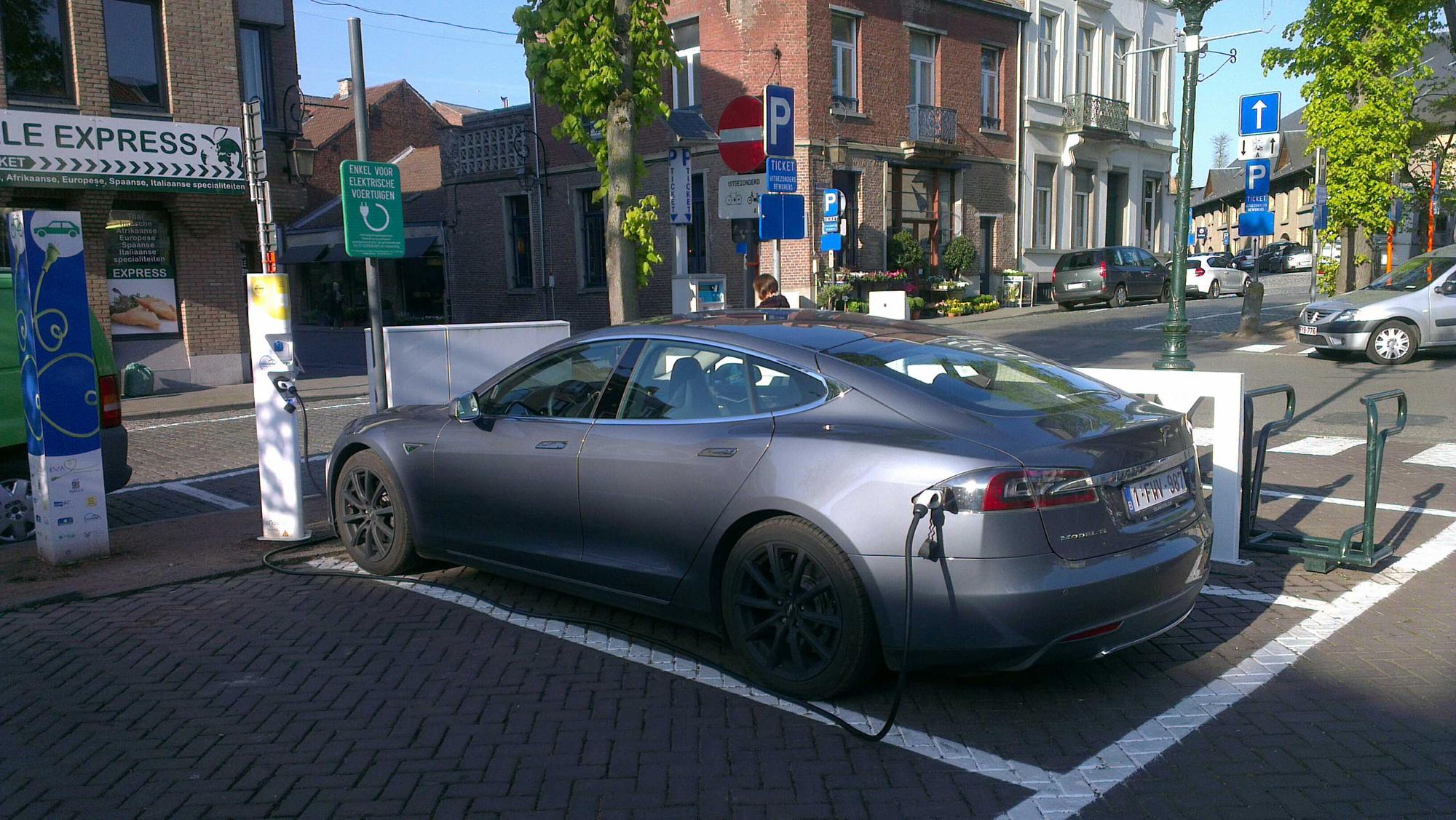 ENO-EVA-F058_4 | Halle, Vlaanderen | EV Station