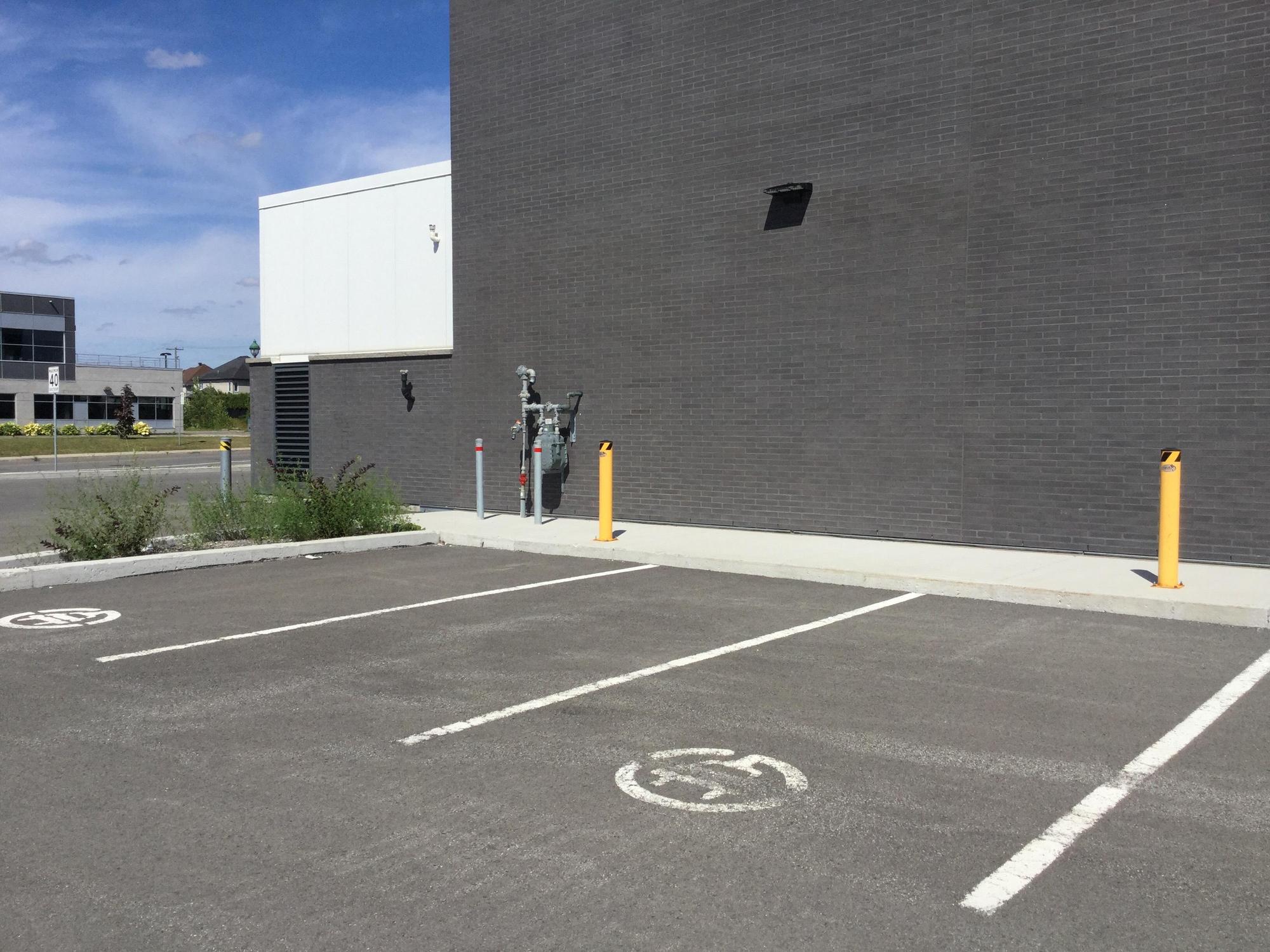 Aubut Distribution Alimentaire | Laval, QC | EV Station