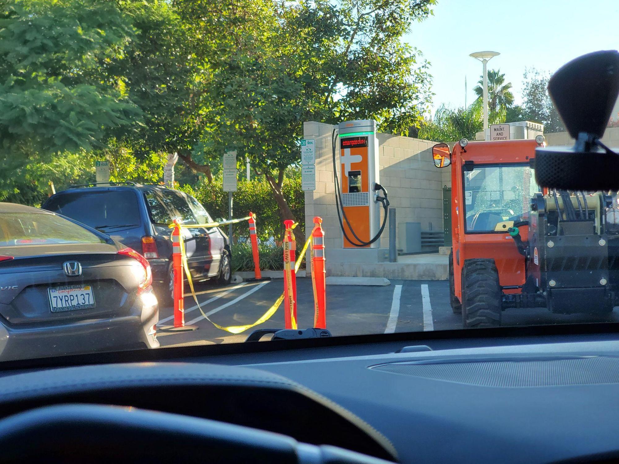 Cal State Fullerton - Mihaylo Hall | Fullerton, CA | EV Station