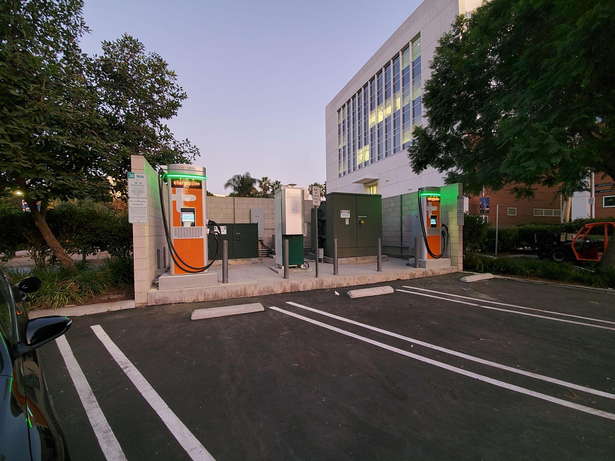 Cal State Fullerton - Mihaylo Hall | Fullerton, CA | EV Station
