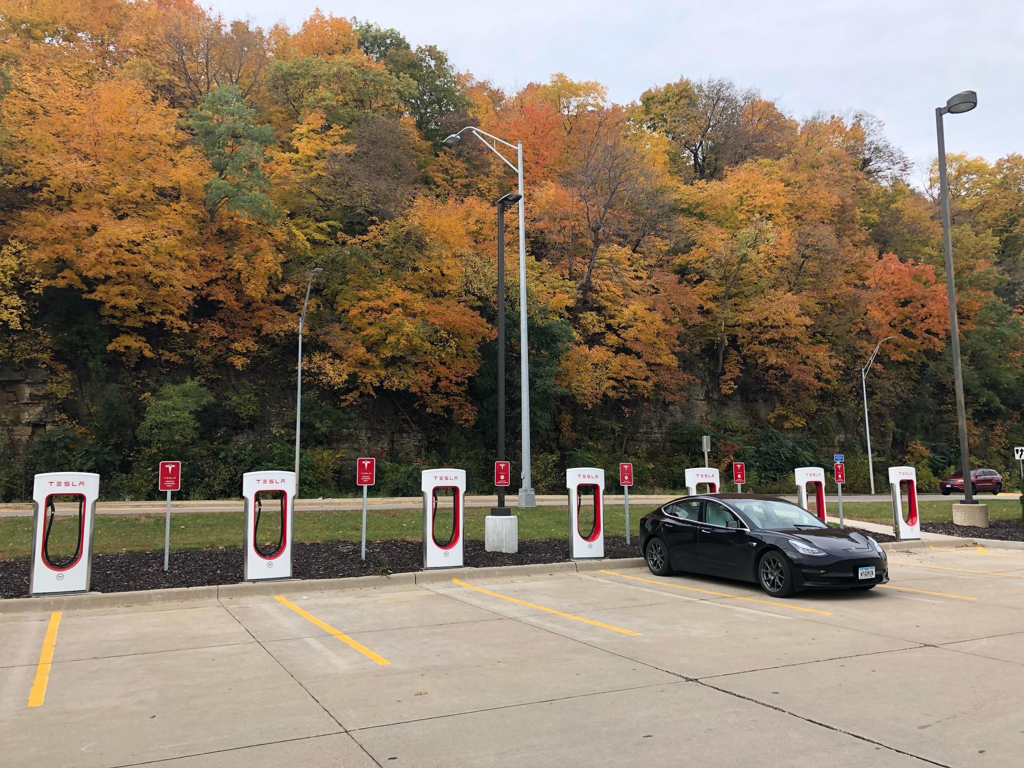 Hy-Vee Dubuque | Dubuque, IA | EV Station