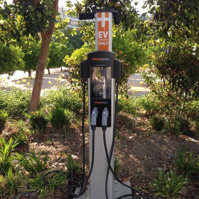 Cal State Fullerton - Mihaylo Hall | Fullerton, CA | EV Station
