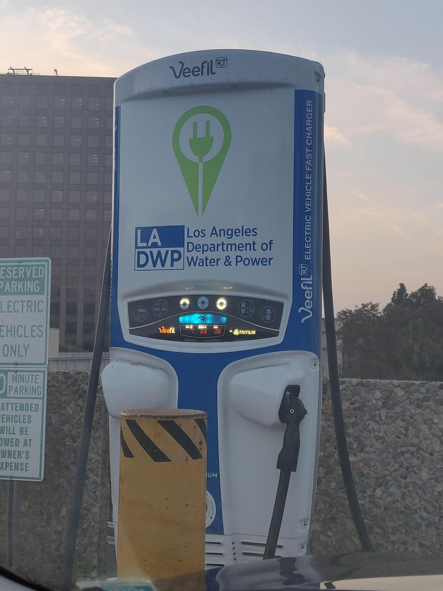 LADWP John Ferraro Building | Los Angeles, CA | EV Station