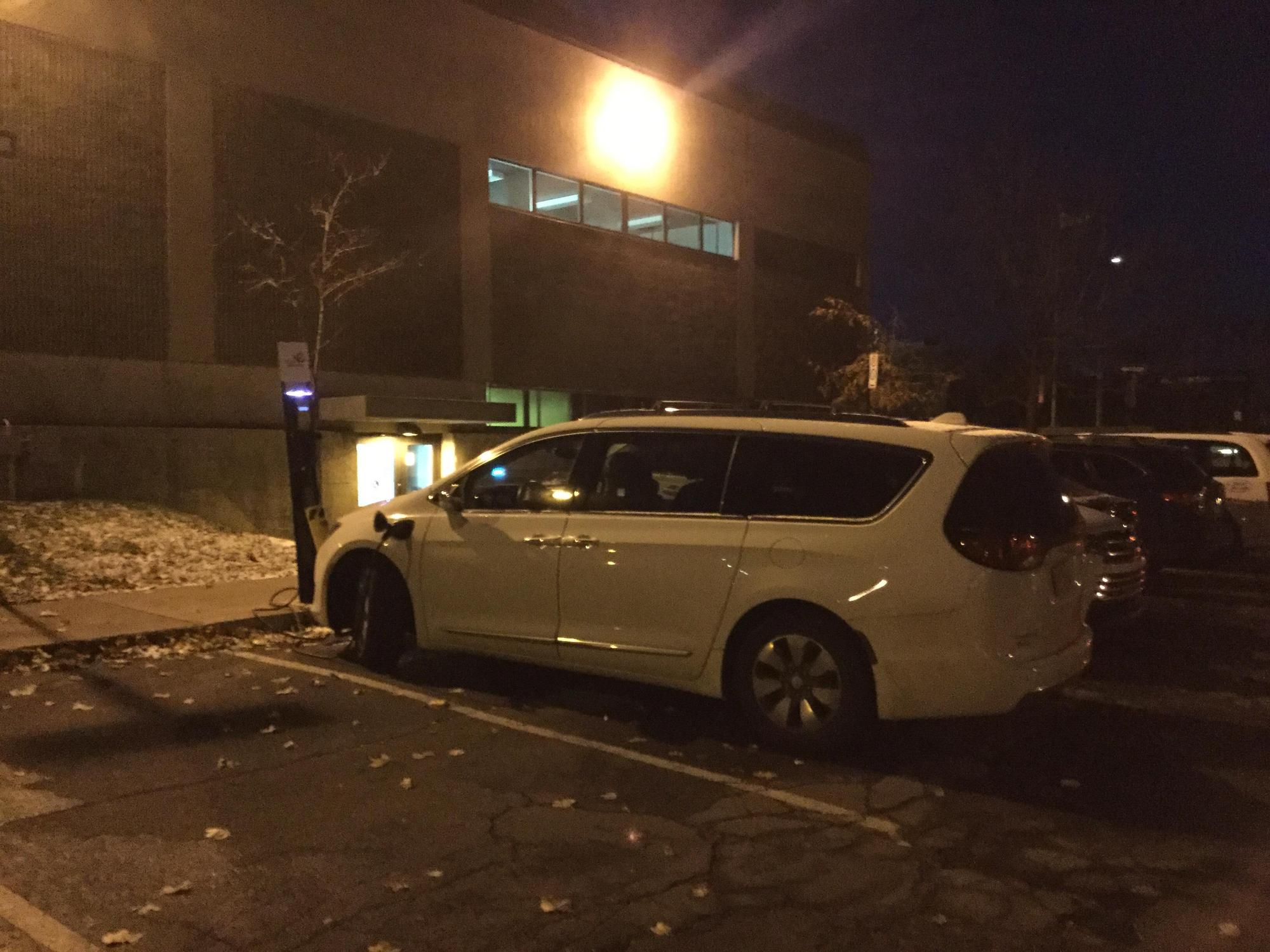 Aréna Howie Morenz | Montréal, QC | EV Station