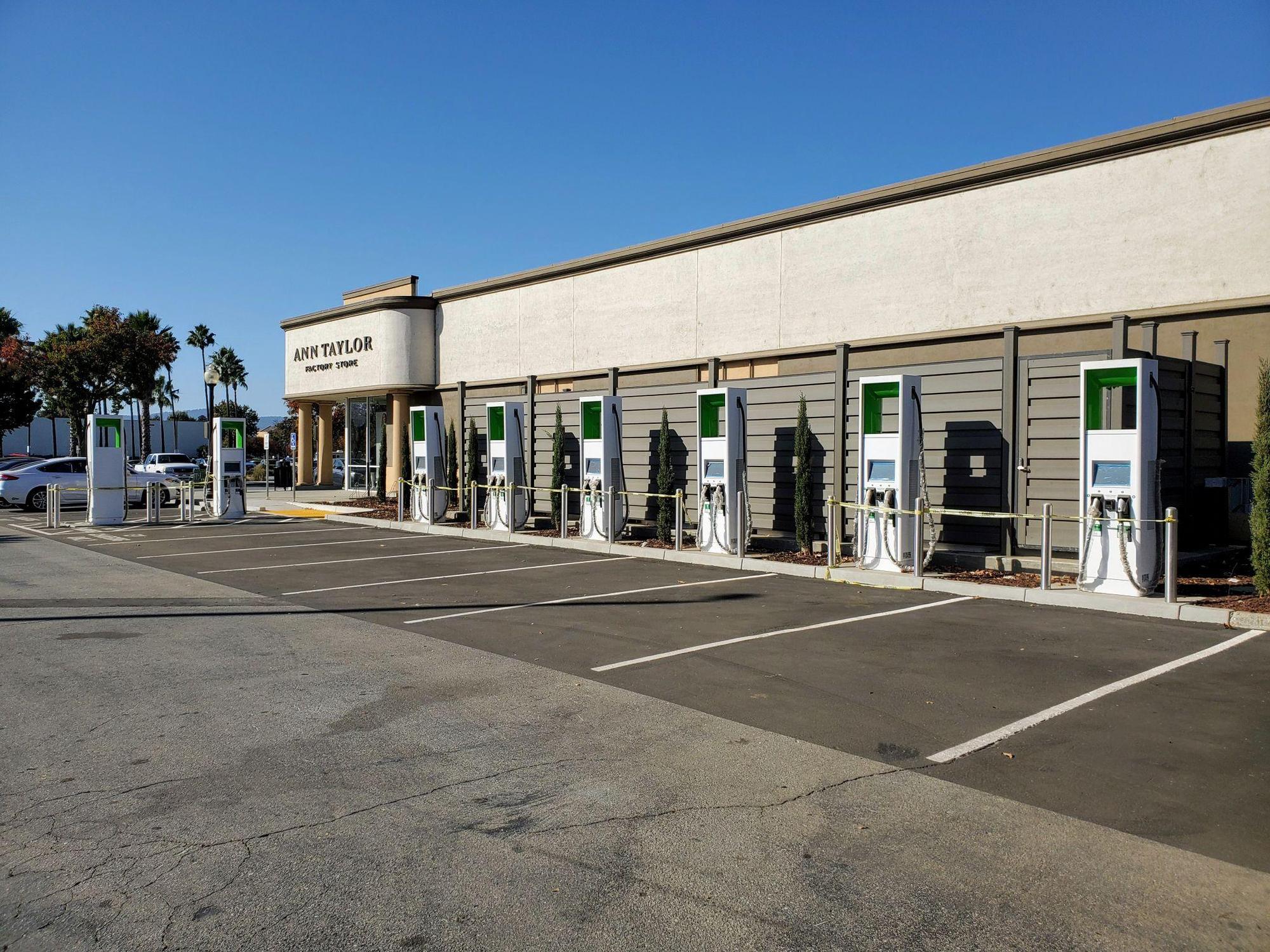 Gilroy Premium Outlets (3) | Gilroy, CA | EV Station
