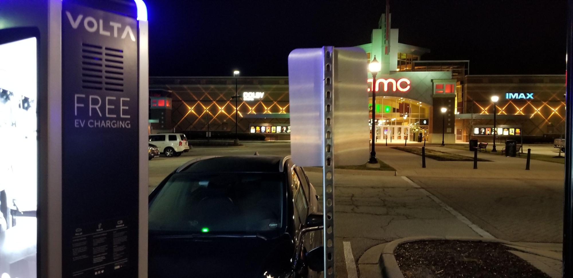 Naperville Crossing - AMC | Naperville, IL | EV Station