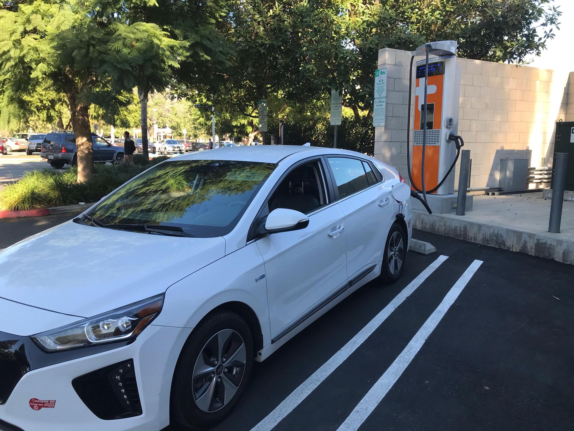 Cal State Fullerton - Mihaylo Hall | Fullerton, CA | EV Station