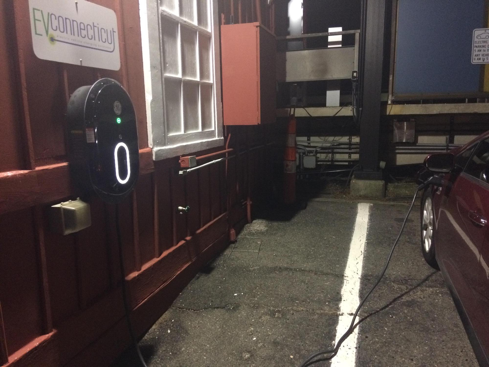 Green's Farms Train Station - East Lot | Westport, CT | EV Station