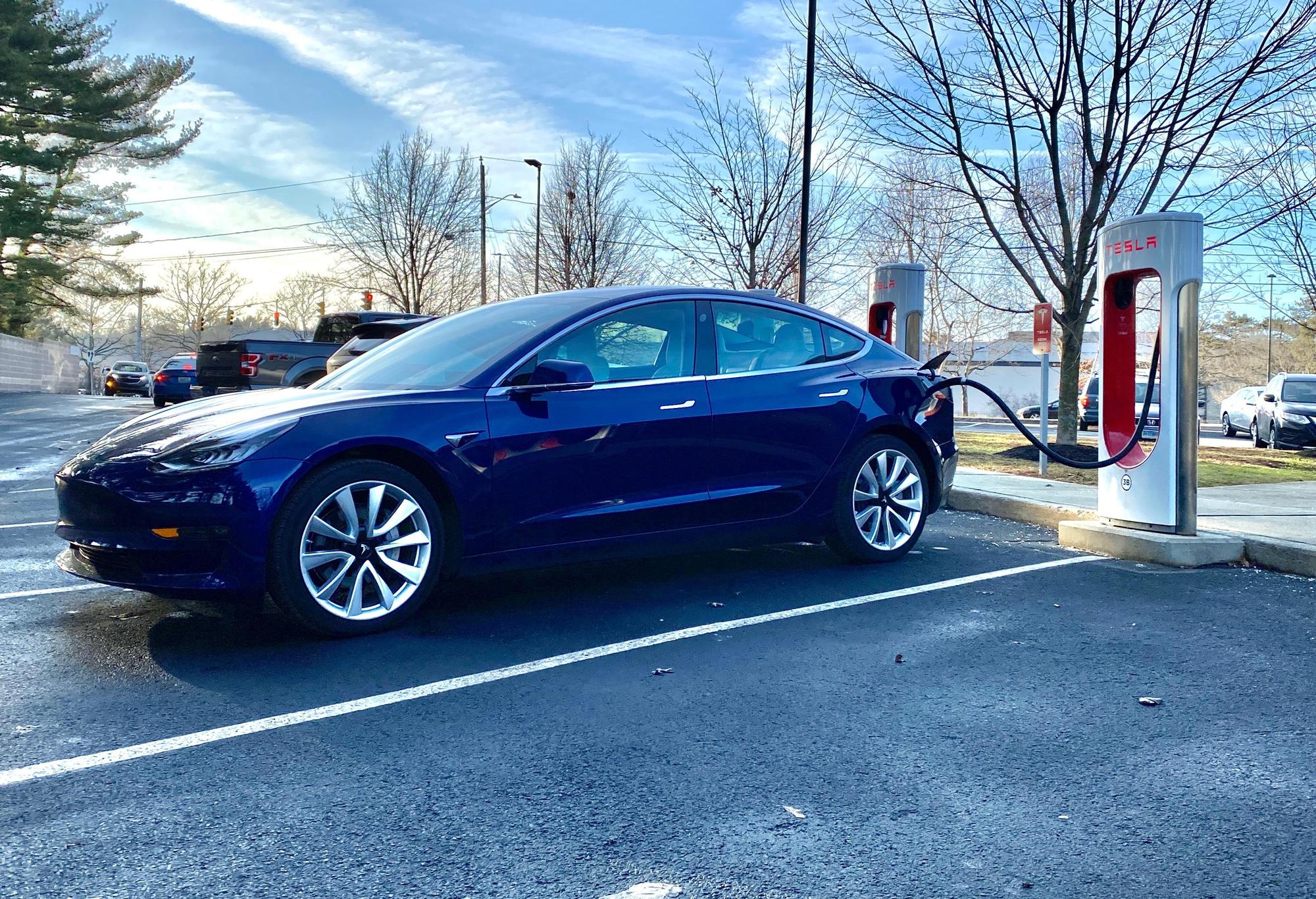 Corbins Corner Shopping Center | West Hartford, CT | EV Station