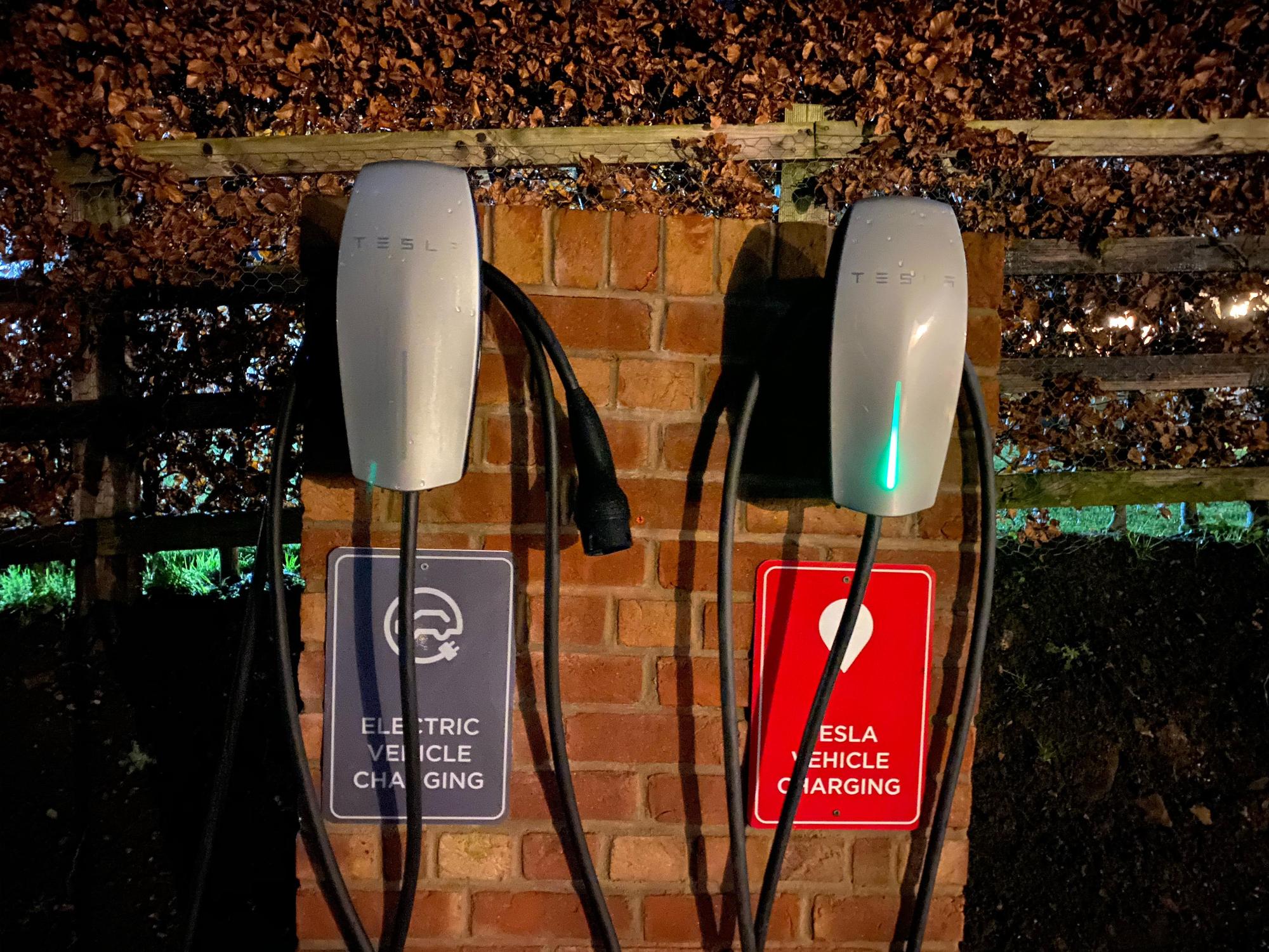 The Duncombe Arms | Main Road, Ellastone, Ashbourne DE6 2GZ, UK | EV ...