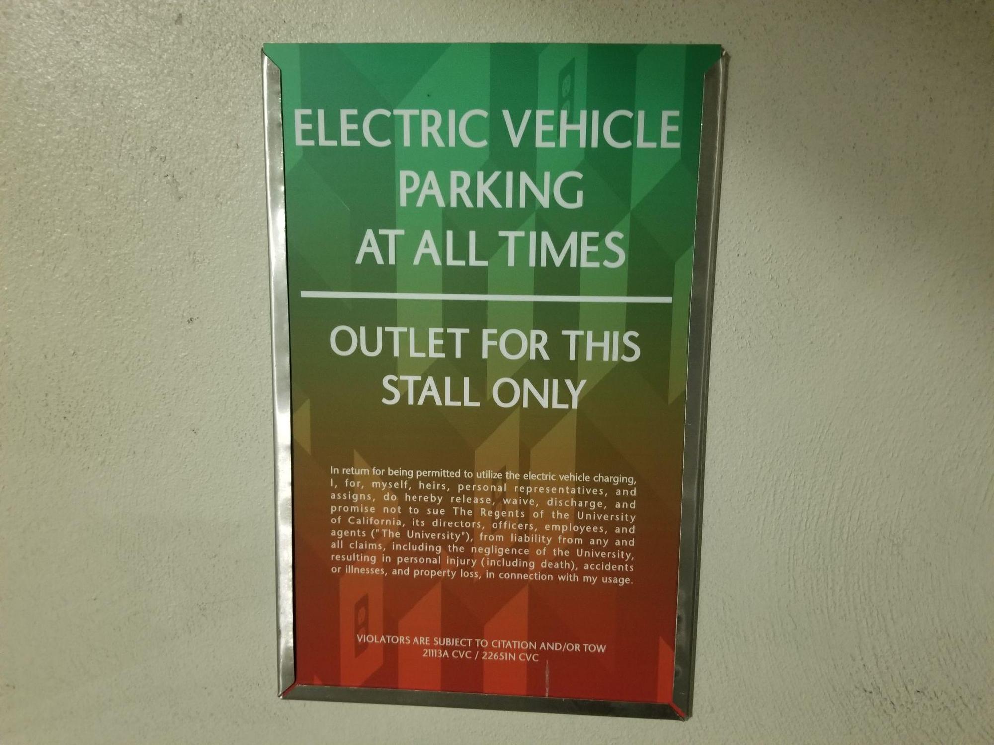 UCLA - Parking Structure 4 (2) | Los Angeles, CA | EV Station