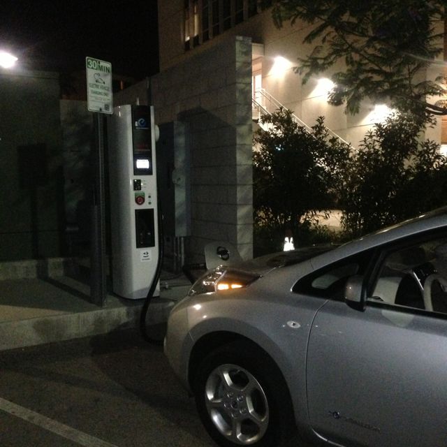 Cal State Fullerton - Mihaylo Hall | Fullerton, CA | EV Station
