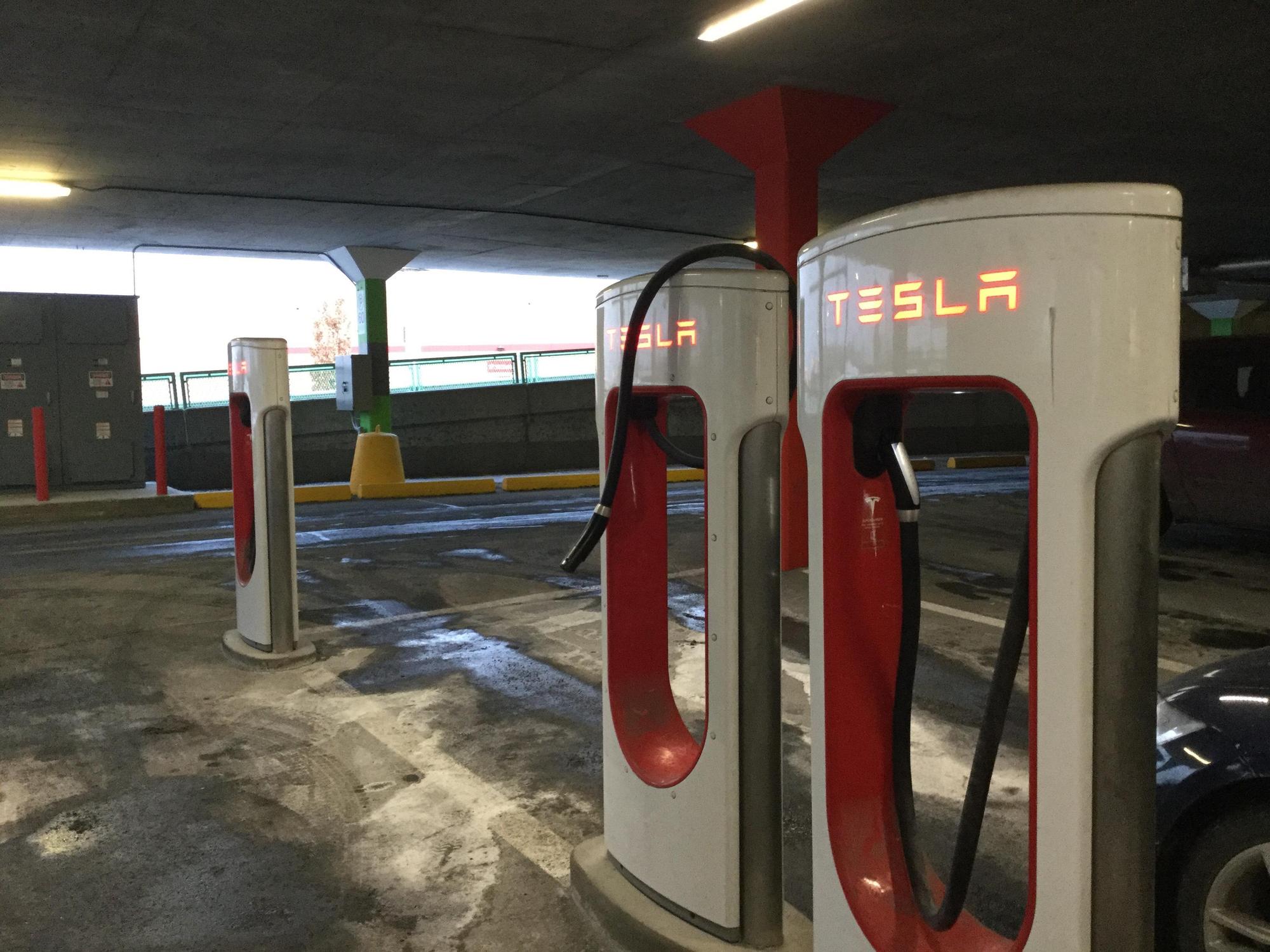 Place Vertu | Montréal, QC | EV Station