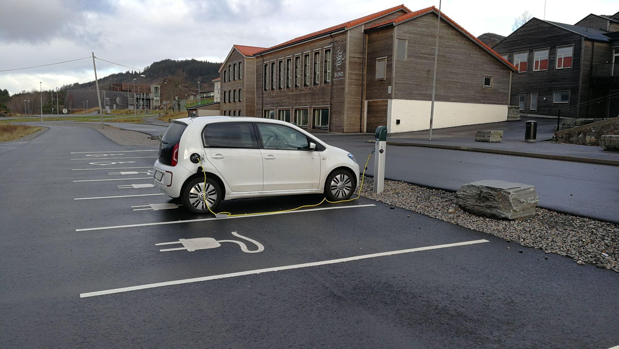 Stranda skule | Tveitane, 5379 Steinsland, Norge | EV Station