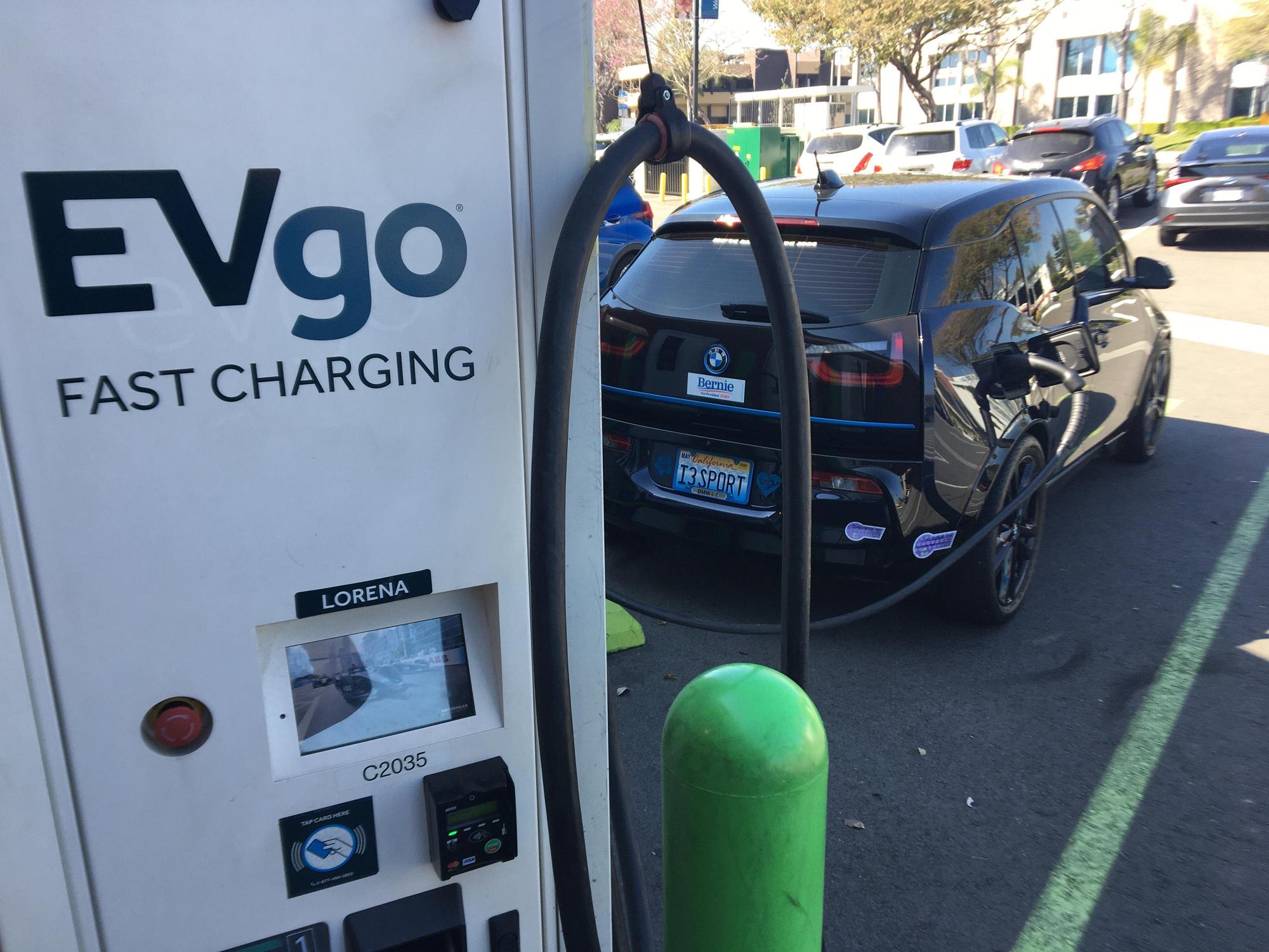 Larwin Square | Tustin, CA | EV Station
