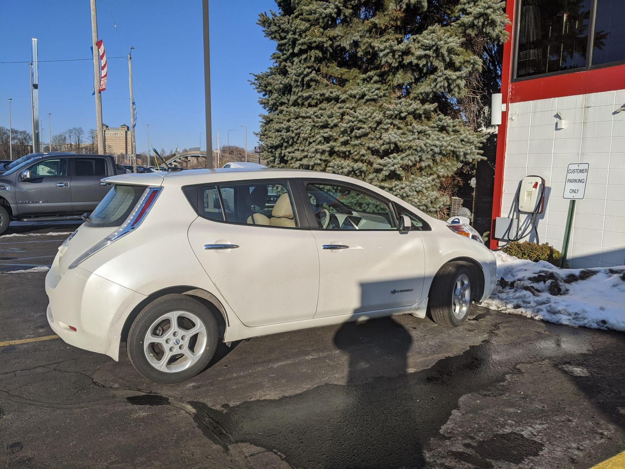 DeMaagd GMC Nissan - East | Battle Creek, MI | EV Station