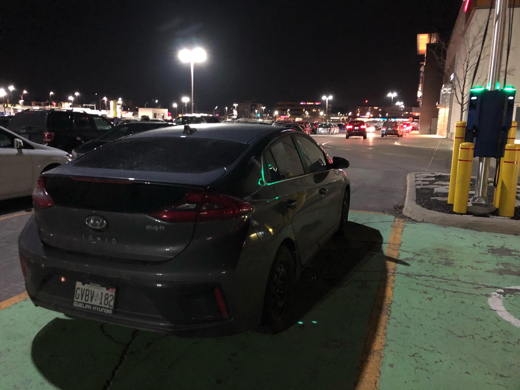 CF Lime Ridge Mall (1) | Hamilton, ON | EV Station