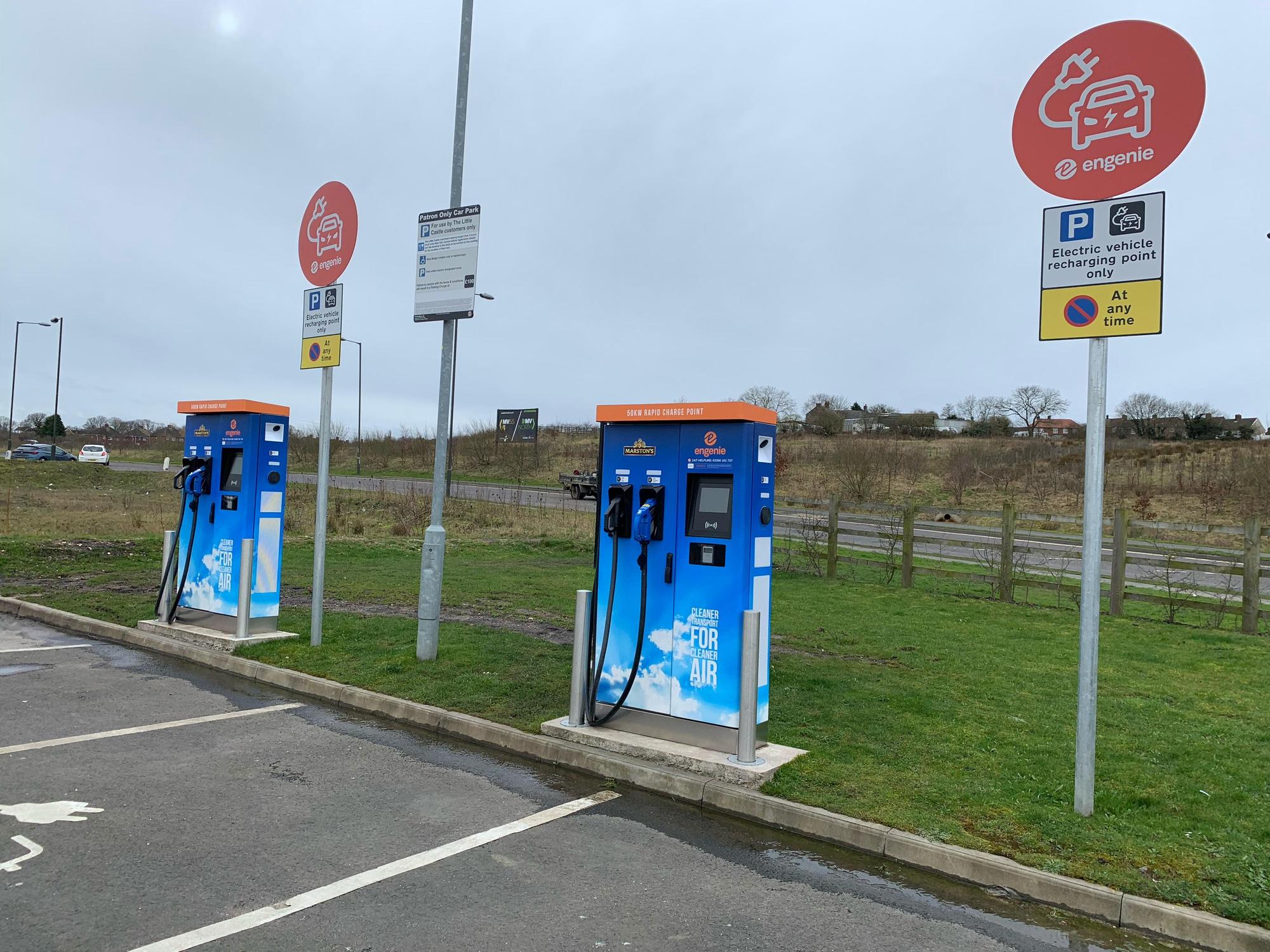 Little Castle Pub & Restaurant | Duckmanton, England | EV Station