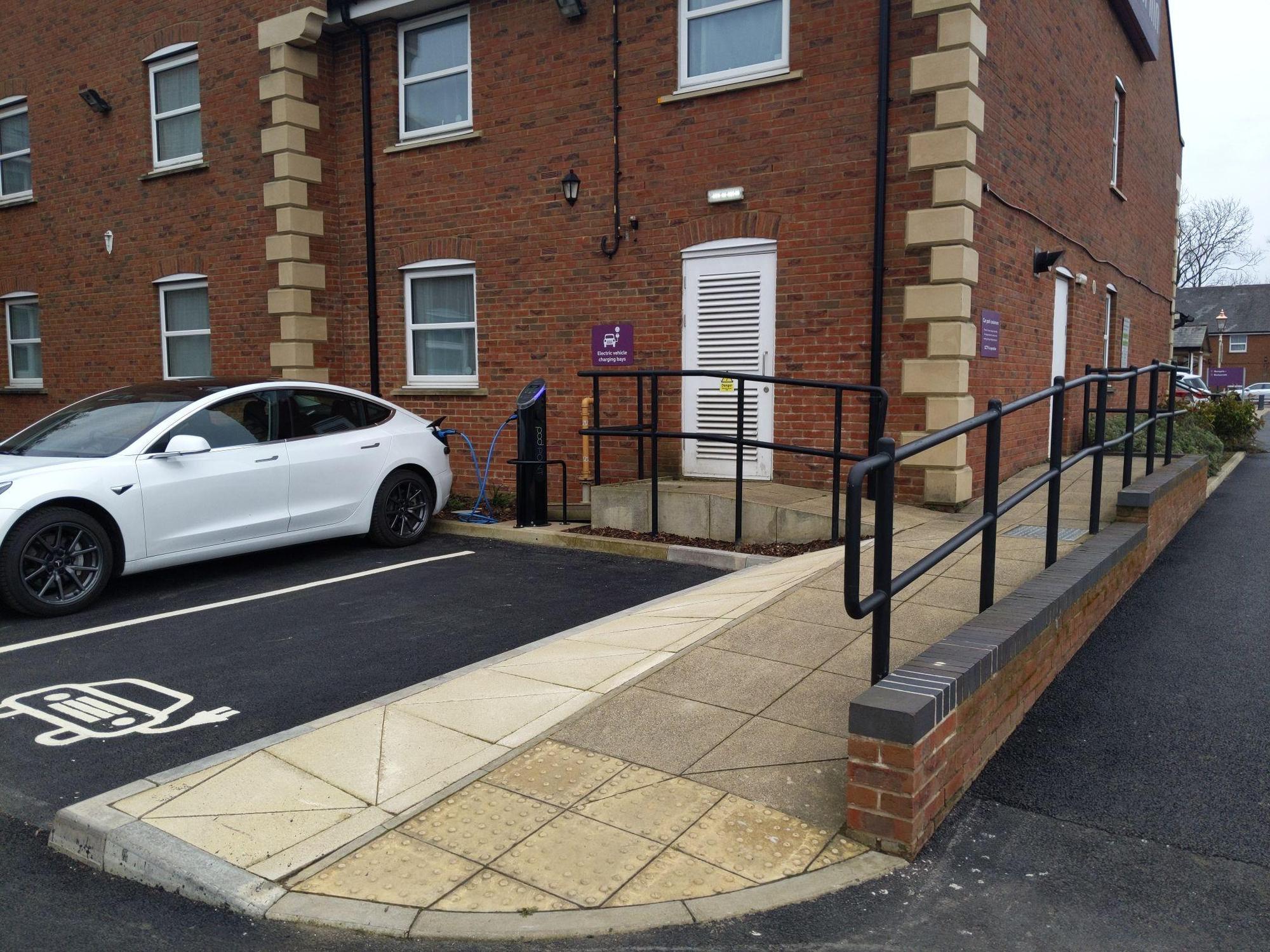 Premier Inn Kettering (1) | Telford Lodge, Kettering NN16 8FX, UK | EV ...