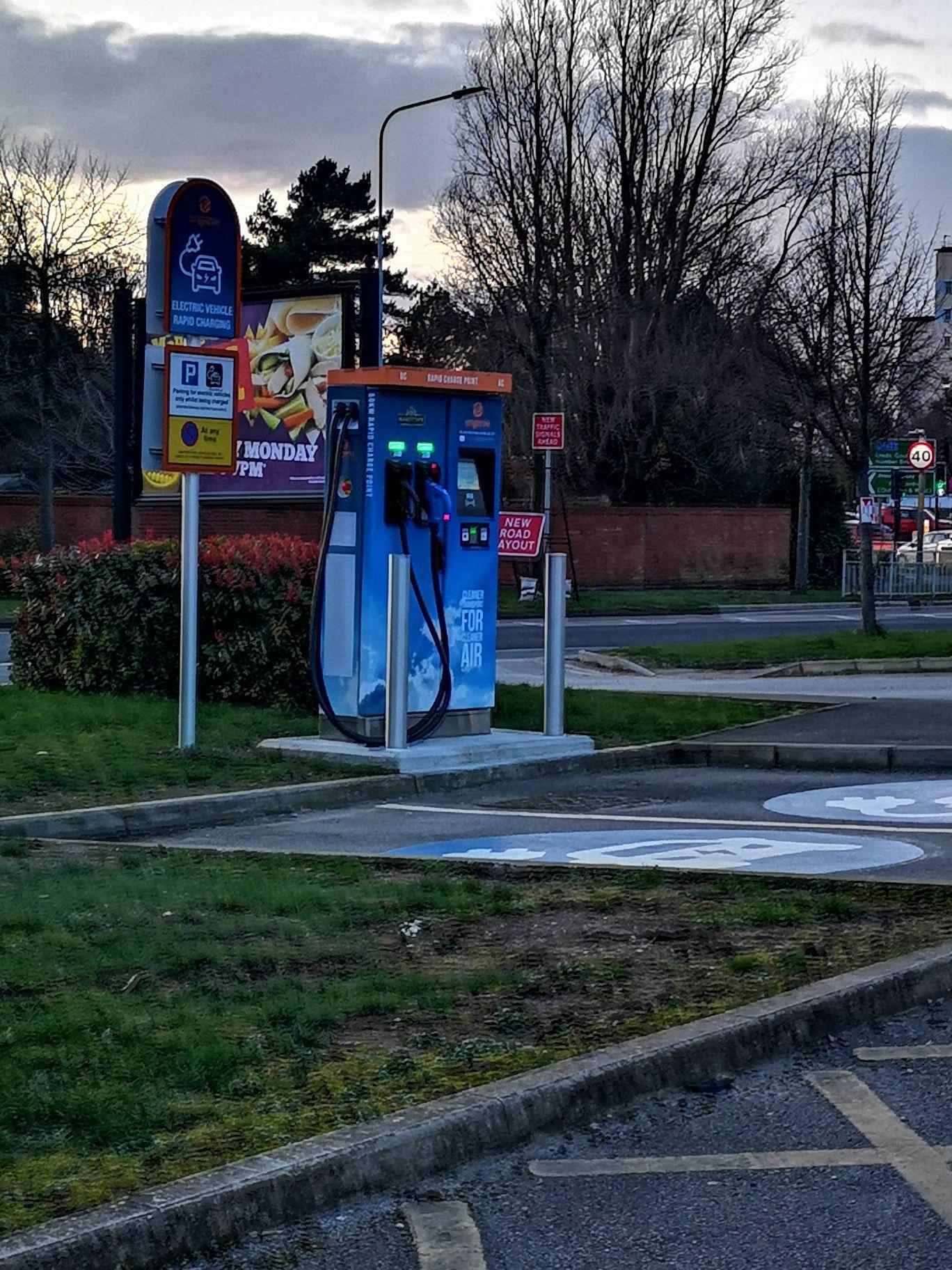 Three Crowns Hull | Victoria Park, Hull, HU9 1PW, UK | EV Station
