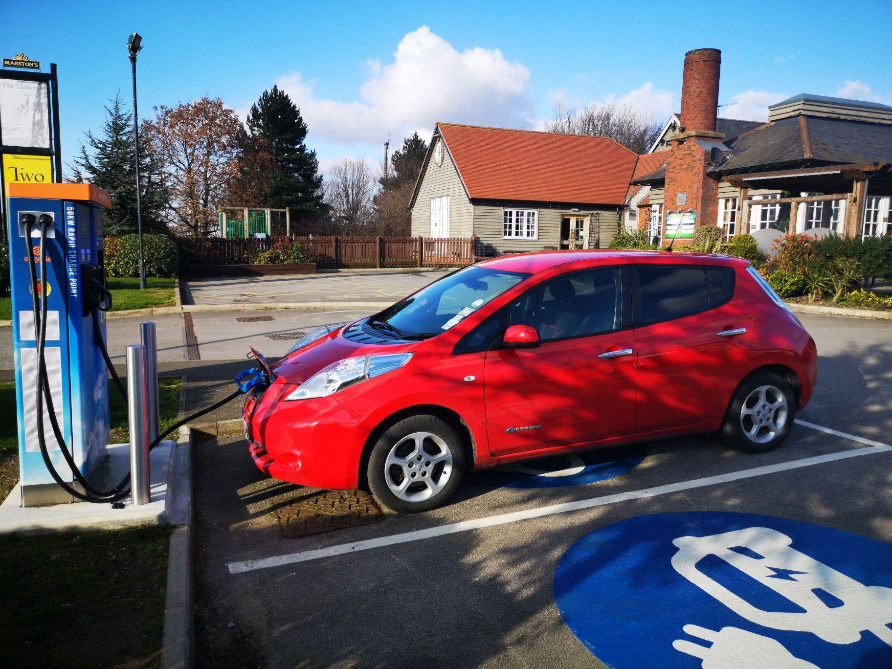 Three Crowns Hull | Victoria Park, Hull, HU9 1PW, UK | EV Station