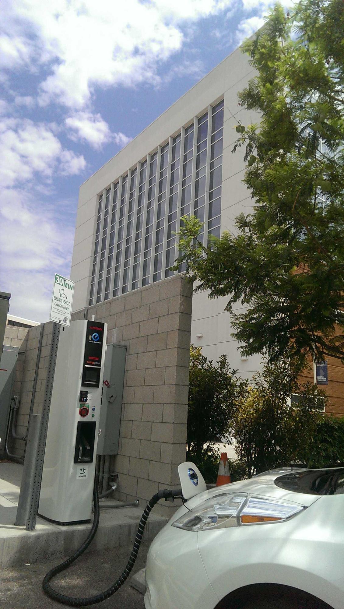 Cal State Fullerton - Mihaylo Hall | Fullerton, CA | EV Station