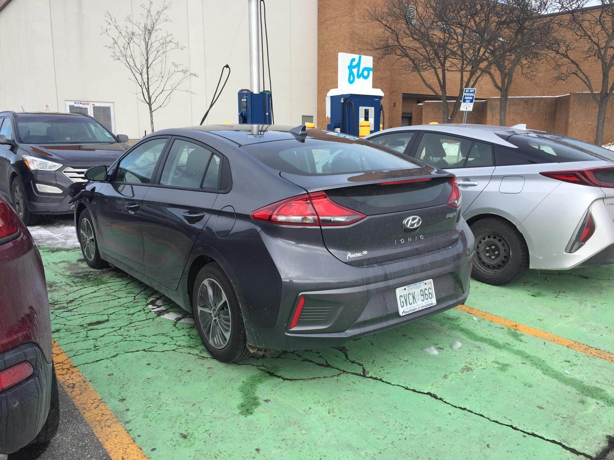 CF Lime Ridge Mall (1) | Hamilton, ON | EV Station