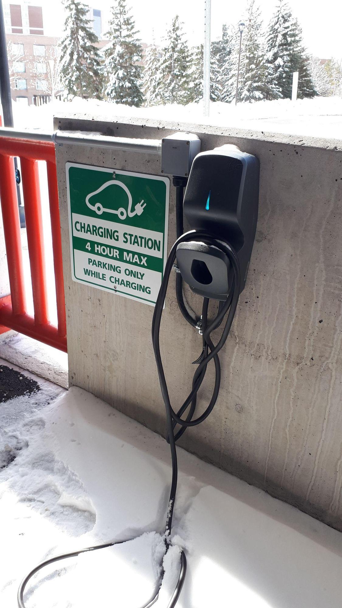 Carleton University P18 Parking Garage | Ottawa, ON | EV Station