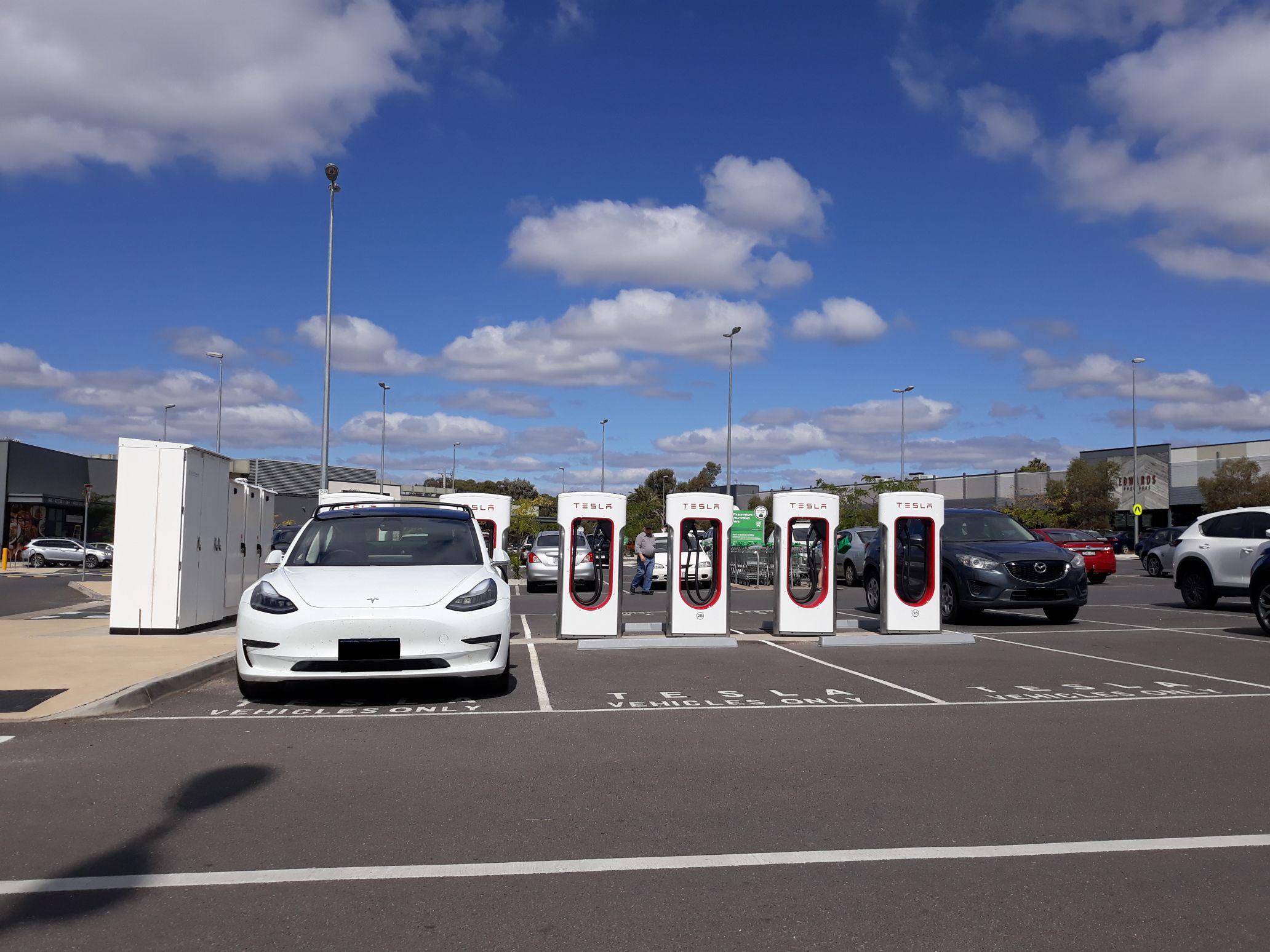 Strath Village Shopping Centre - Woolworths (2) | Kennington, VIC | EV ...