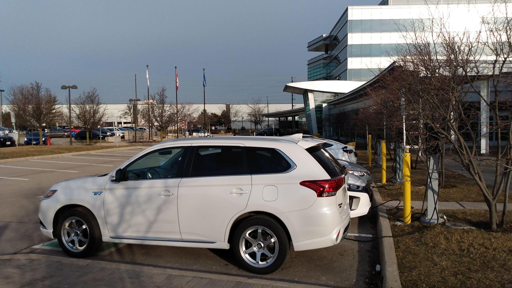 1004 Middlegate Rd Parking Lot | Mississauga, ON | EV Station