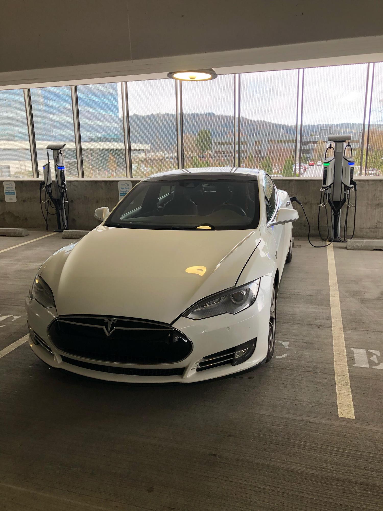 Daimler Trucks North America | Portland, OR | EV Station