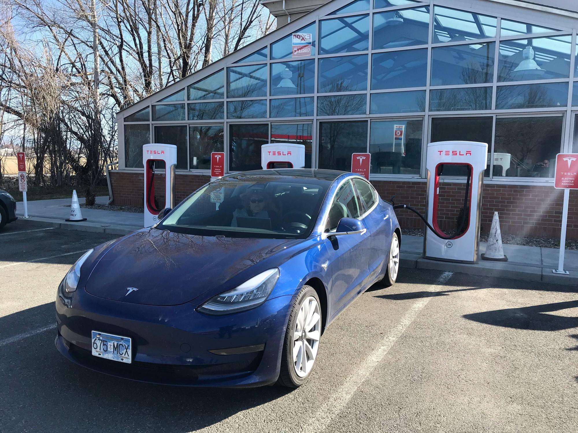 Holiday Inn Express Ellensburg (2) | Ellensburg, WA | EV Station