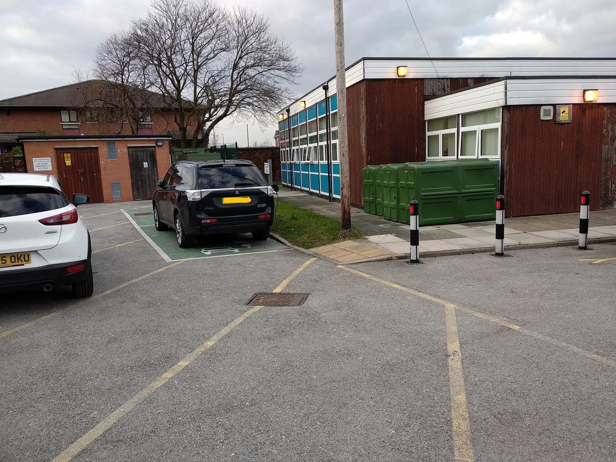 Peasley Cross Hospital | 2 Emmett St, Saint Helens WA9 5FZ, UK | EV Station