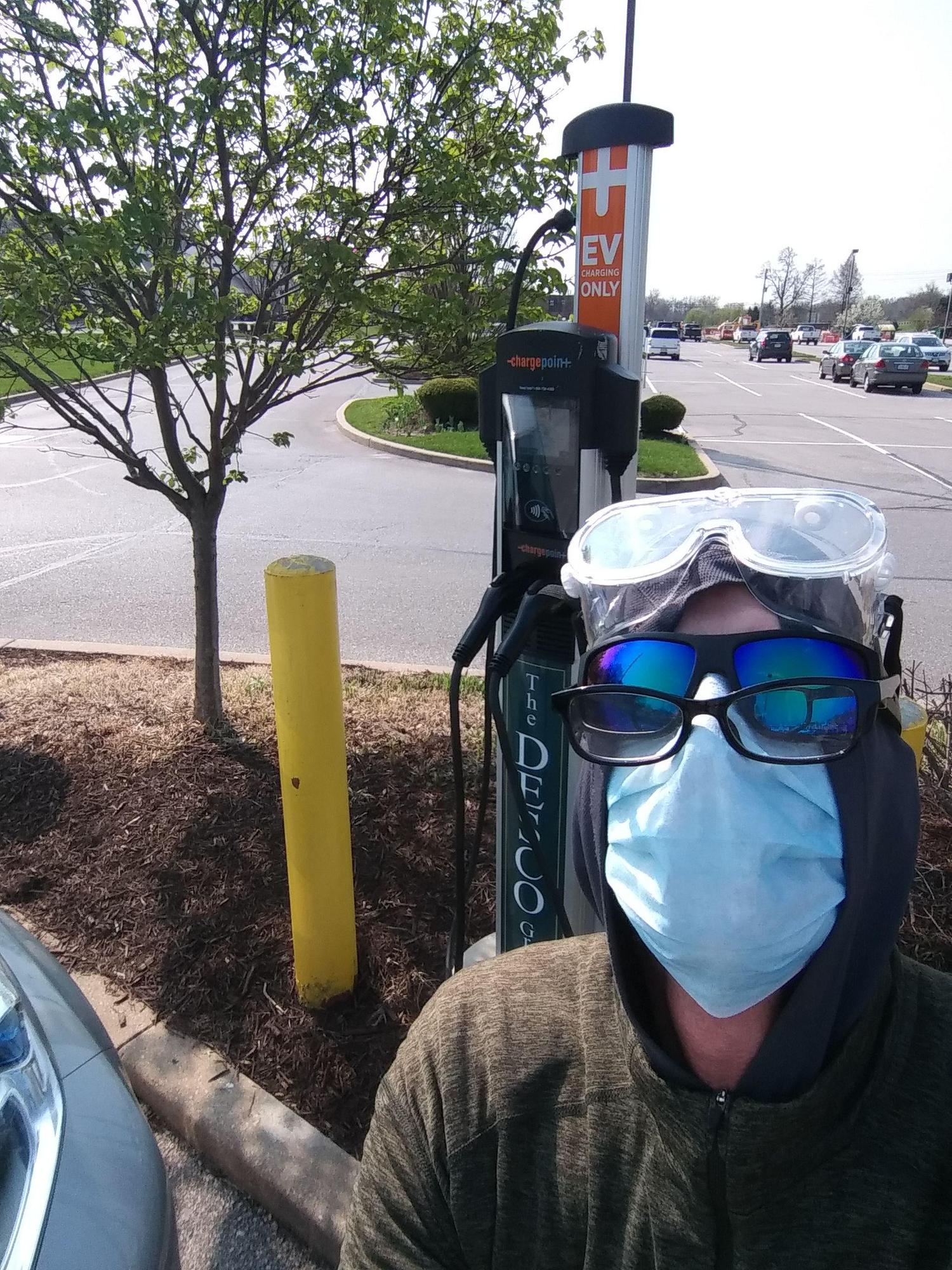 Ladue Crossing Shopping Center | St. Louis, MO | EV Station