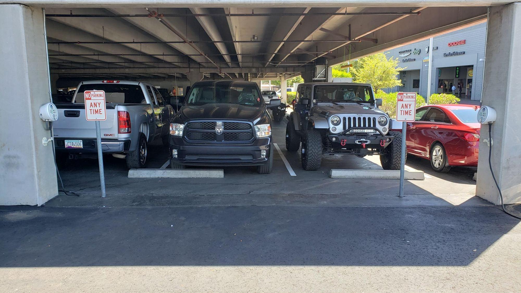 Bill Luke Chrysler Jeep Dodge | Phoenix, AZ | EV Station
