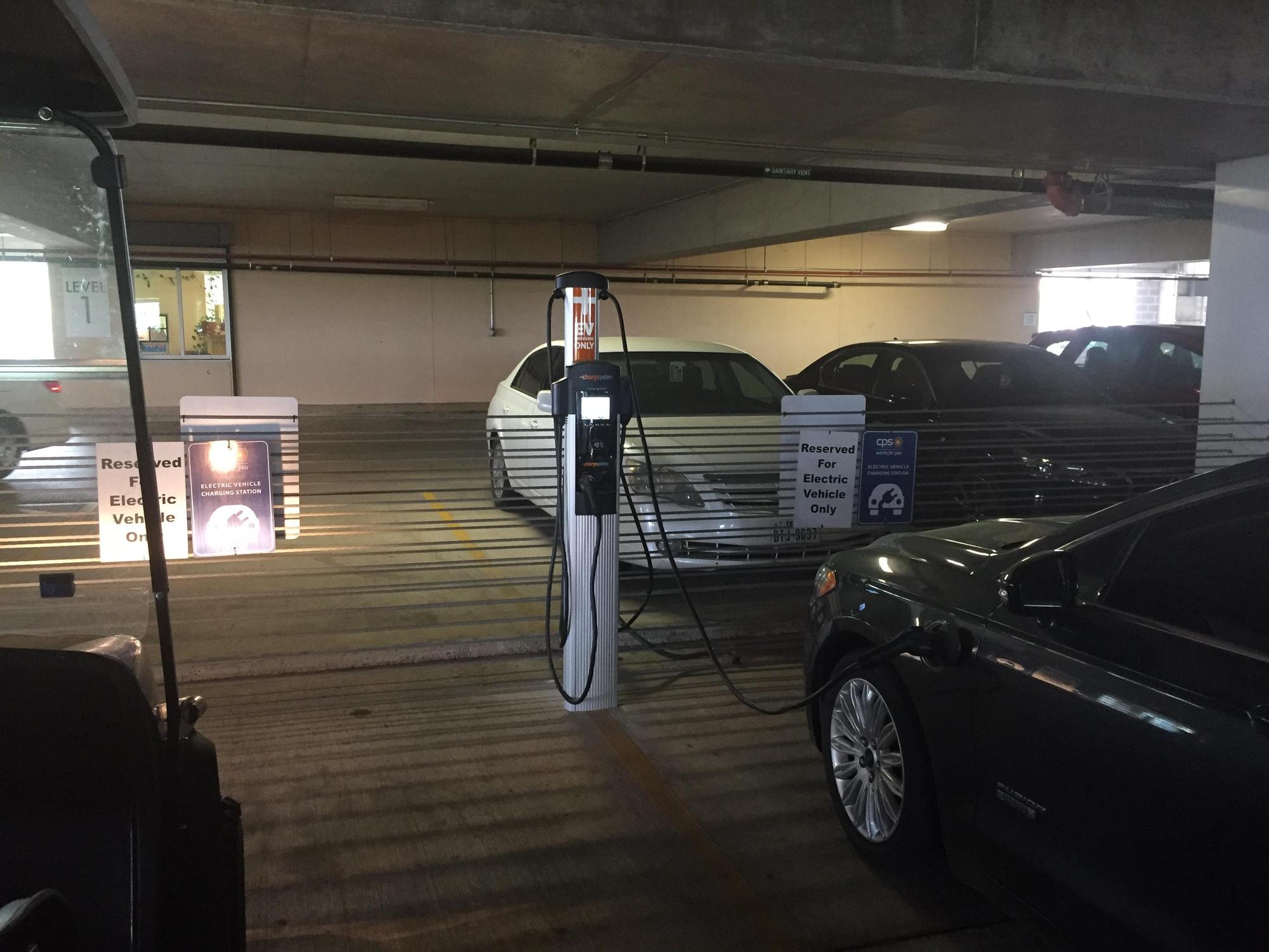UTSA - Bauerle Road Garage | San Antonio, TX | EV Station