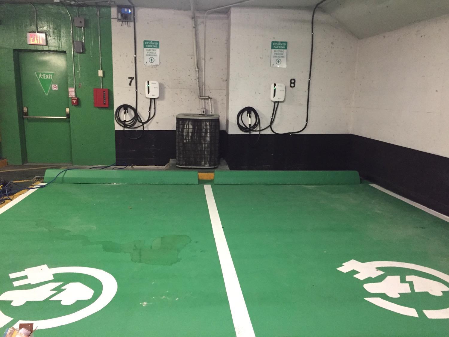 415 Yonge St | Toronto, ON | EV Station