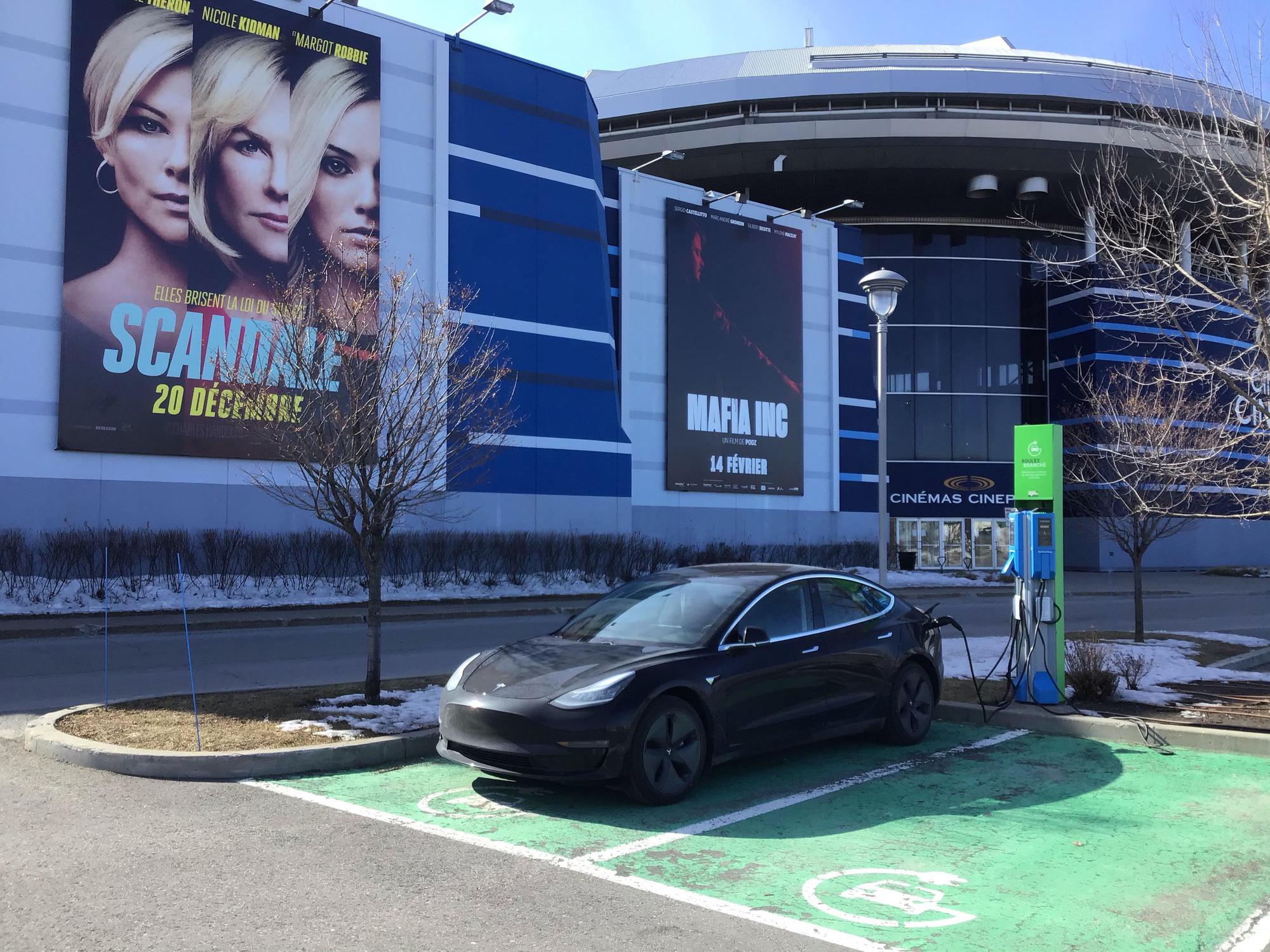 Cinéplex Colossus | Laval, QC | EV Station